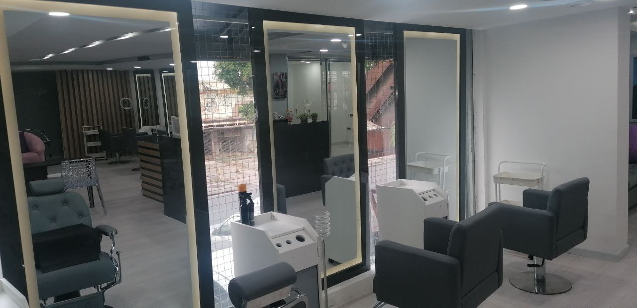Enjoy our new look in hair Salon Armandeus Las Mercedes Caracas